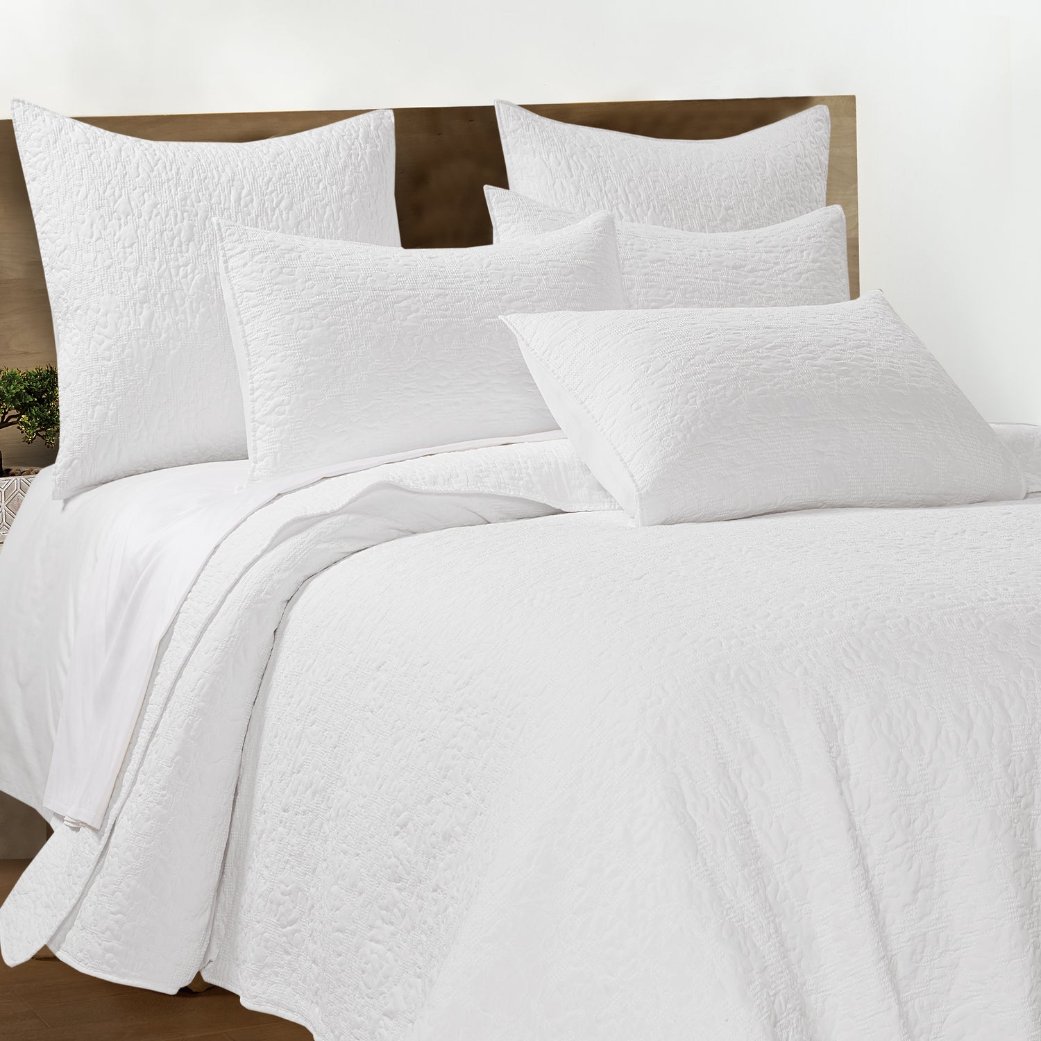 Homthreads Emory White Quilt Set - Polyester | Levtex Home