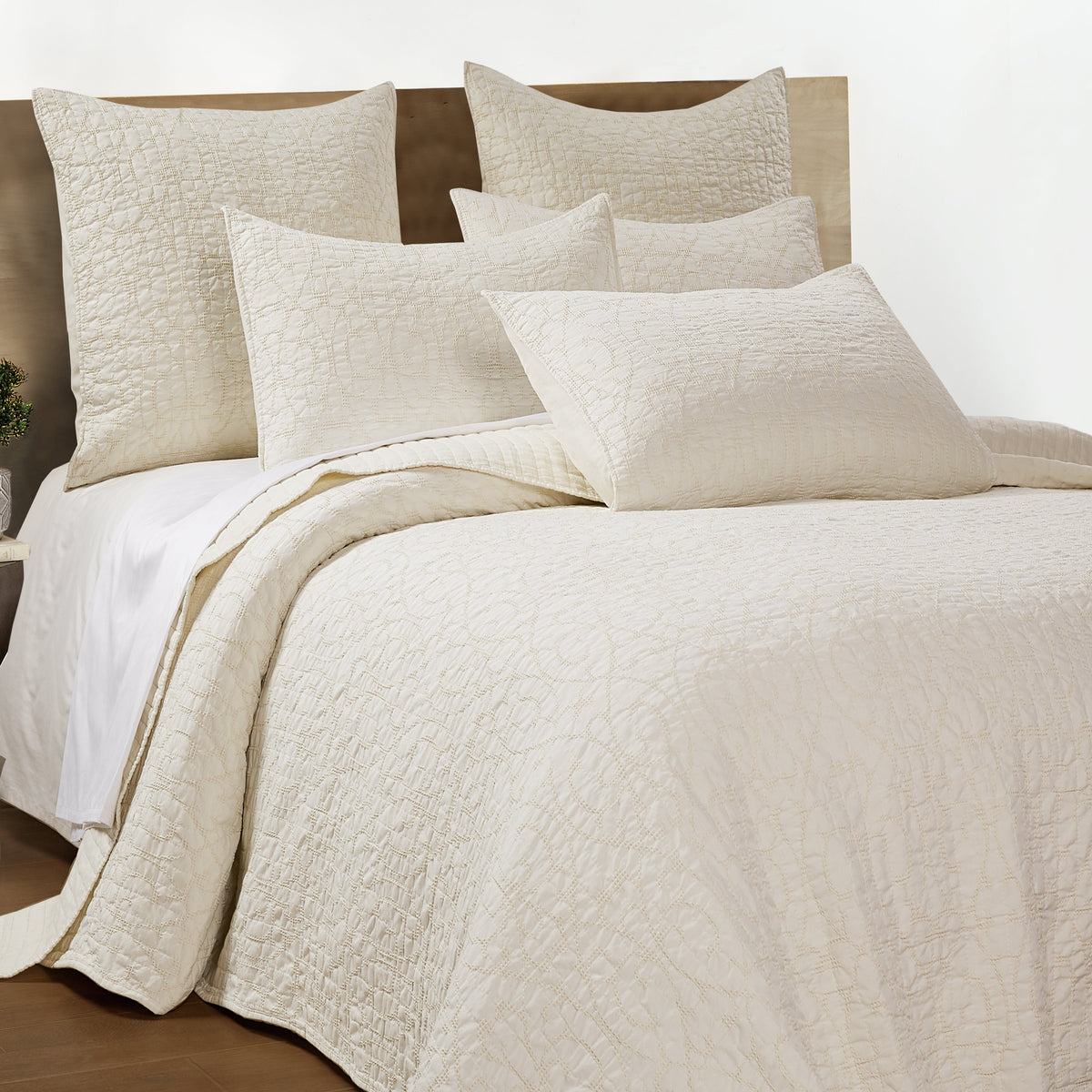 Homthreads Beckett Cream Quilt Set - Polyester – Levtex Home